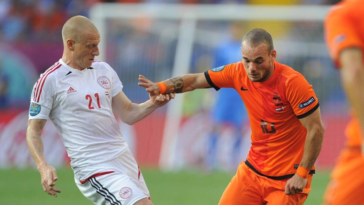 Wesley Sneijder doet boekje open over ’flessen wodka’ op desastreus EK ...