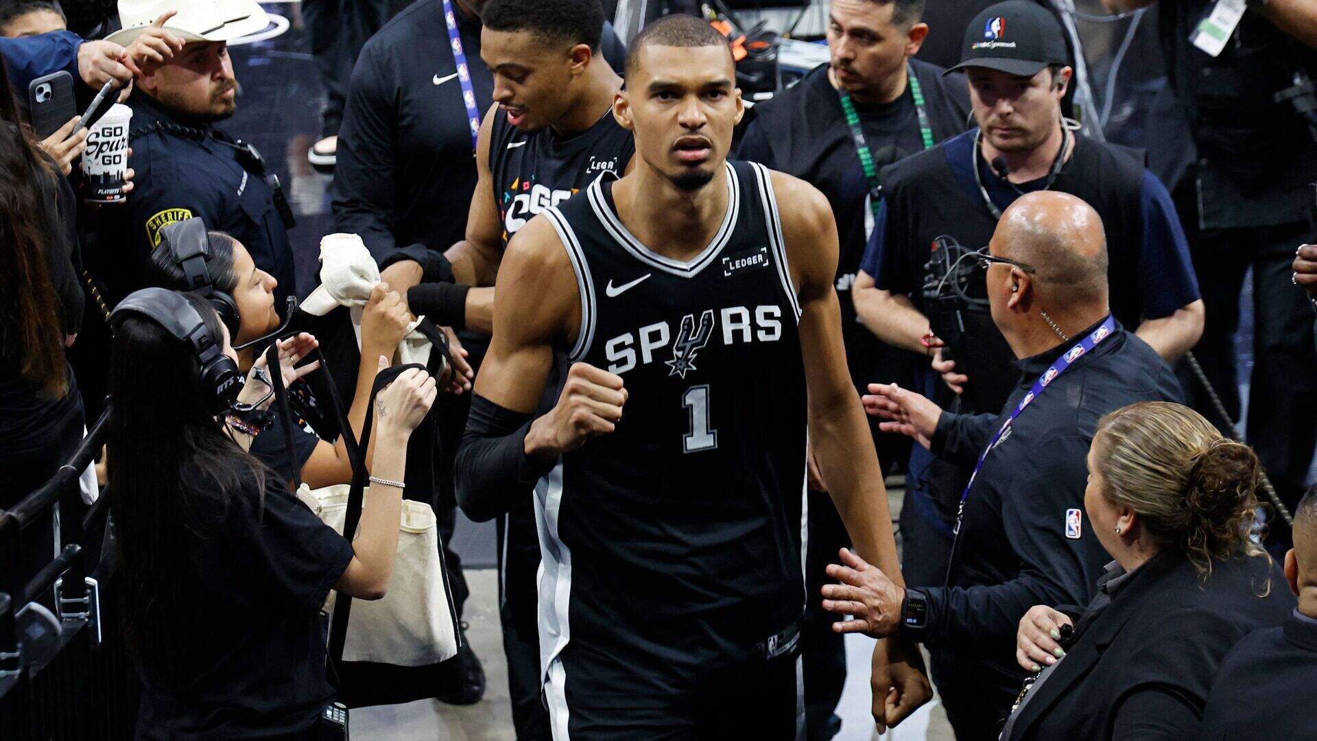 San Antonio Spurs dwingen decider af om plek in NBA-finale, WNBA ...