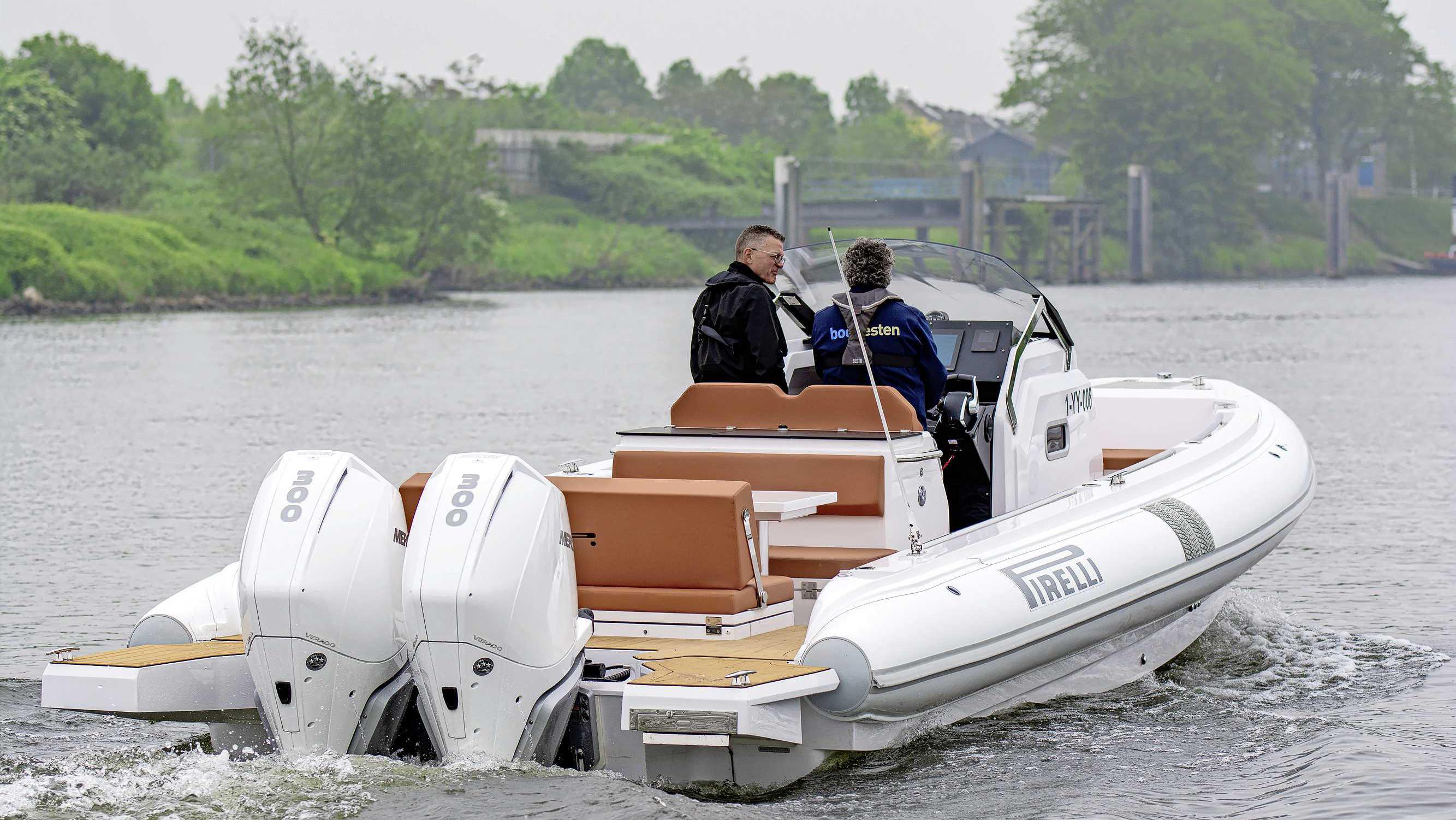 Deze boot is net zo duur als een exclusieve Italiaanse sportauto; wij ...