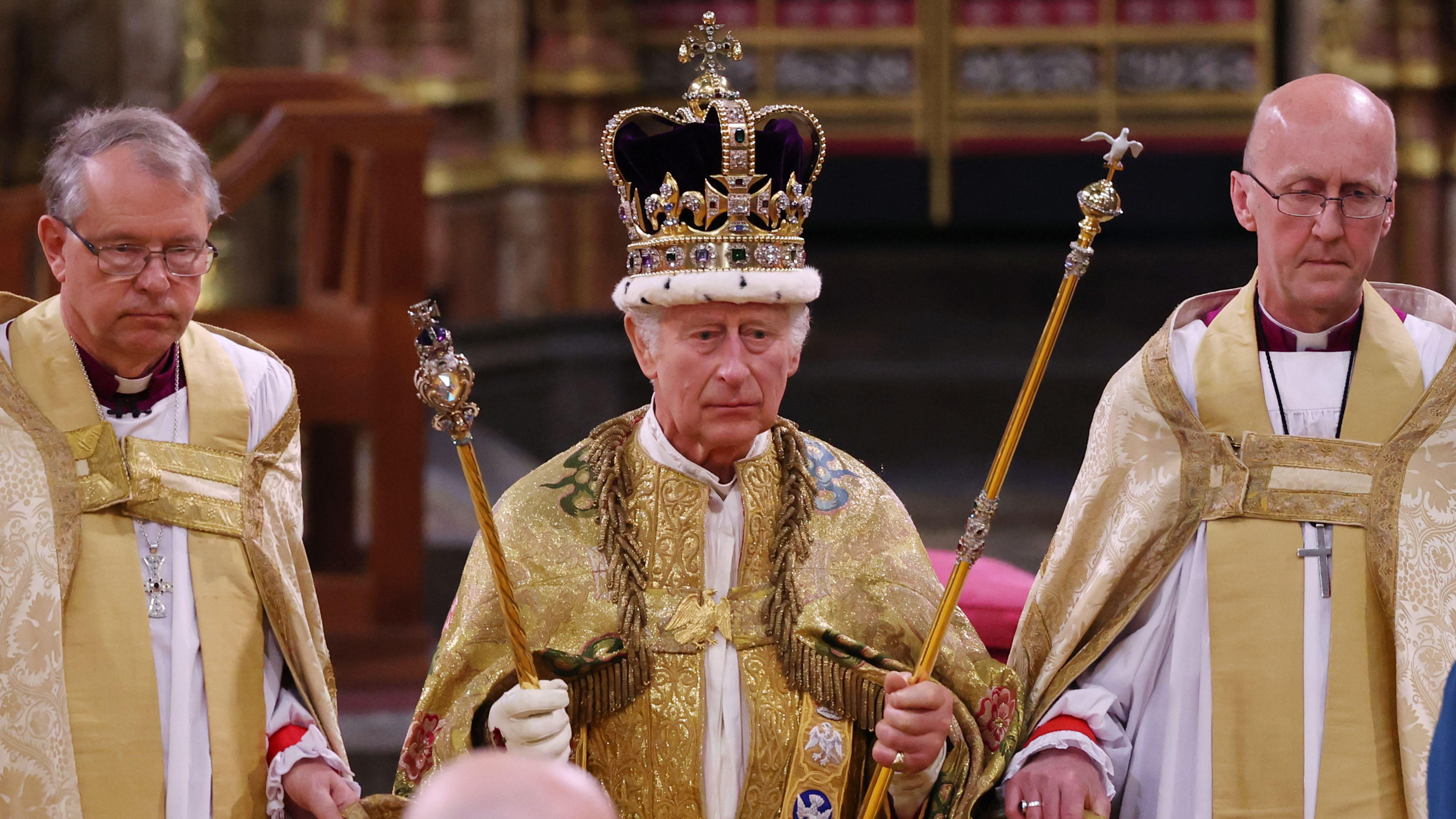 Koning Charles viert eerste jaar als officiële Britse vorst | De Telegraaf