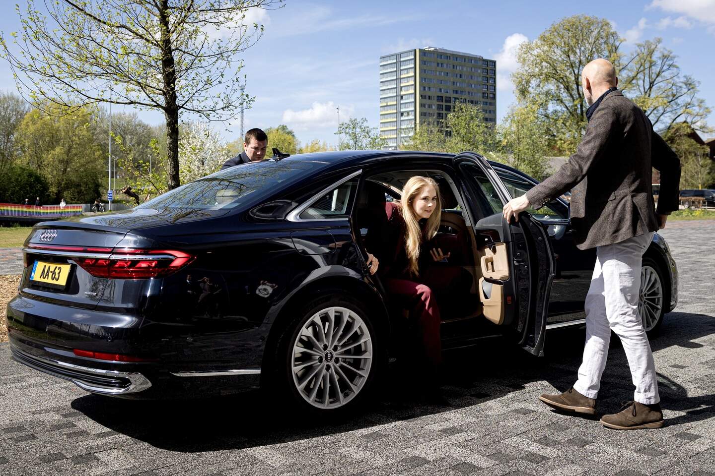 Timide kroonprinses komt in Amsterdam los buiten het zicht van de ...