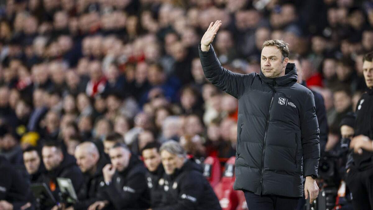 SC Heerenveen-trainer Robin Veldman teleurgesteld in laatkomers: ’Dit ...