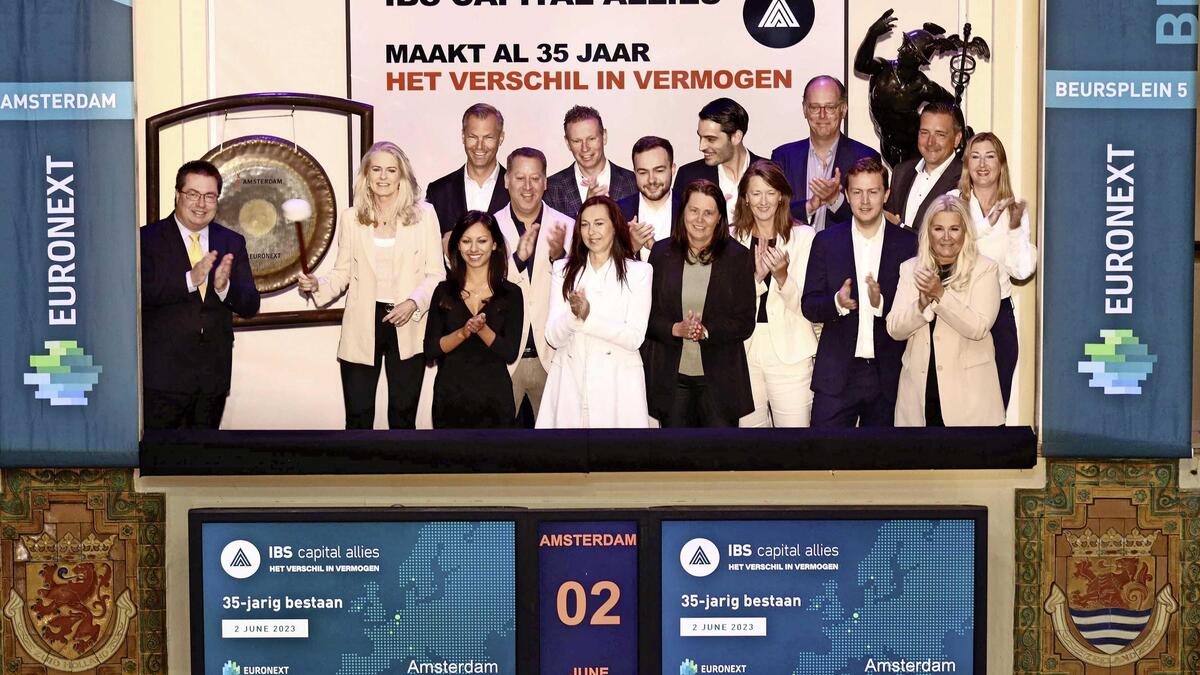 Beursblog: Dow sluit 700 punten hoger, AEX wint op sterk banenrapport ...