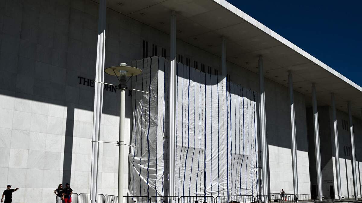 Donald Trump ziet naam verwijderd worden van gevel Kennedy Center na ...
