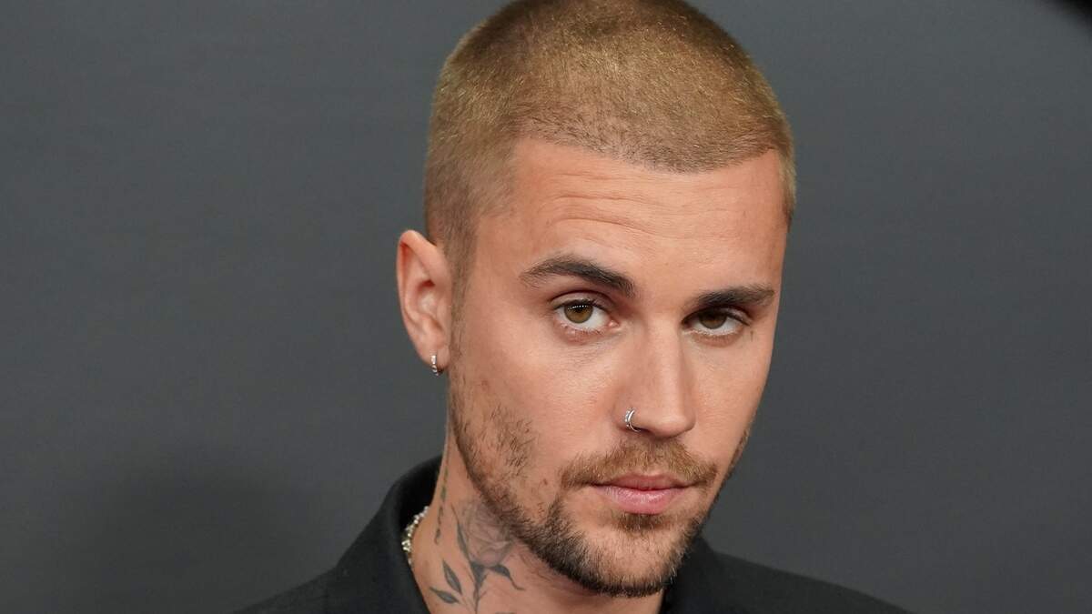 Bieber neemt fans ’mee op reis’ en zingt oude hits bij Coachella | De ...
