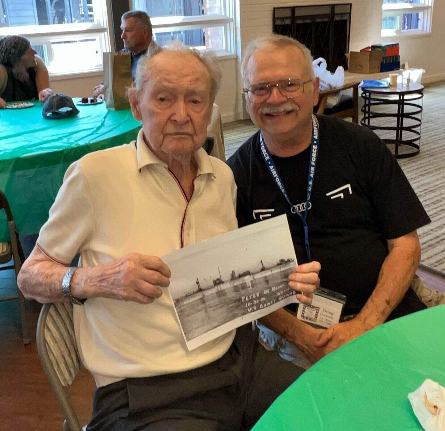 Veteraan George Forbes (100) ontvangt Admiraal de Ruytermedaille voor ...