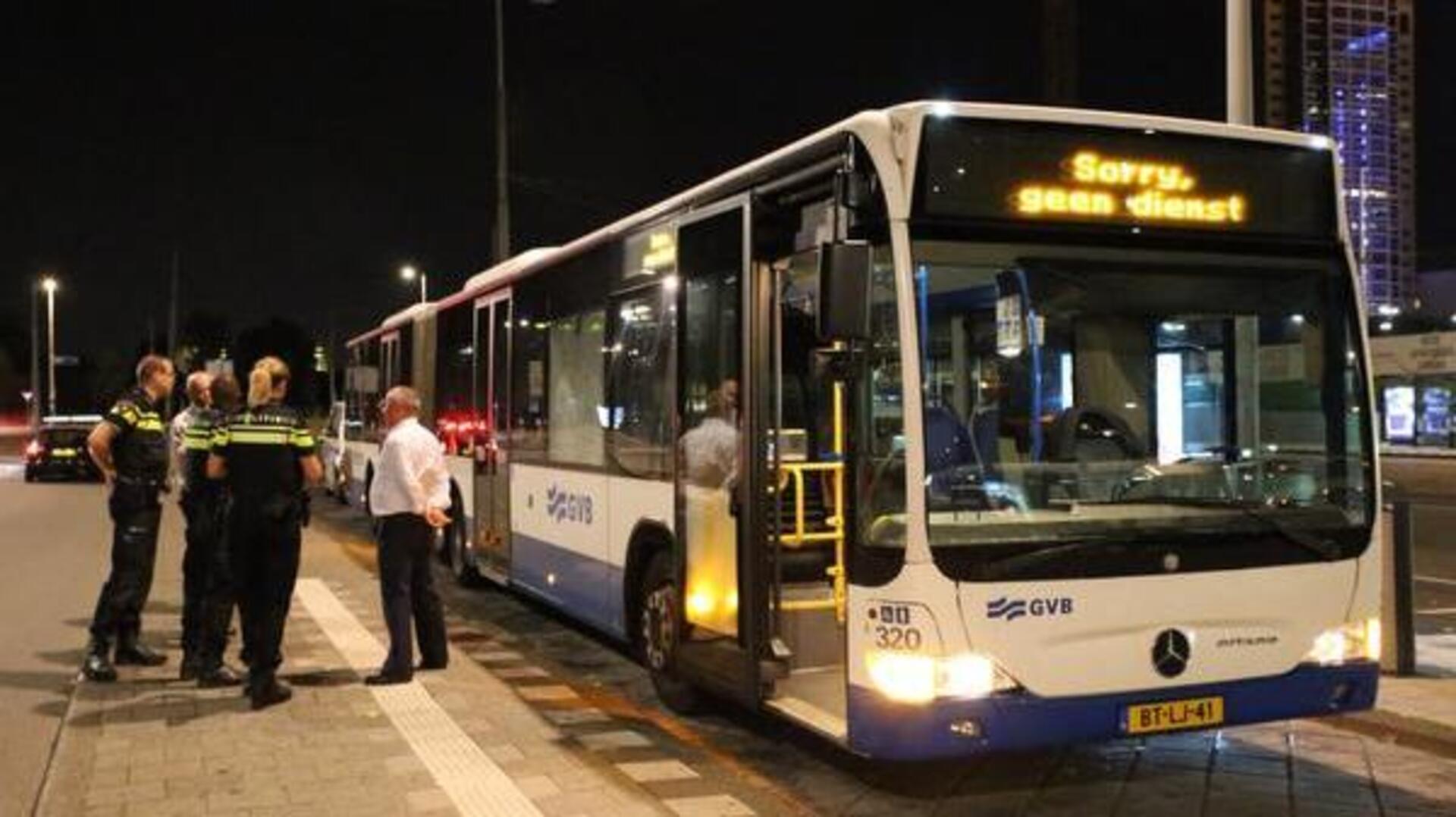 Bus GVB bekogeld | De Telegraaf