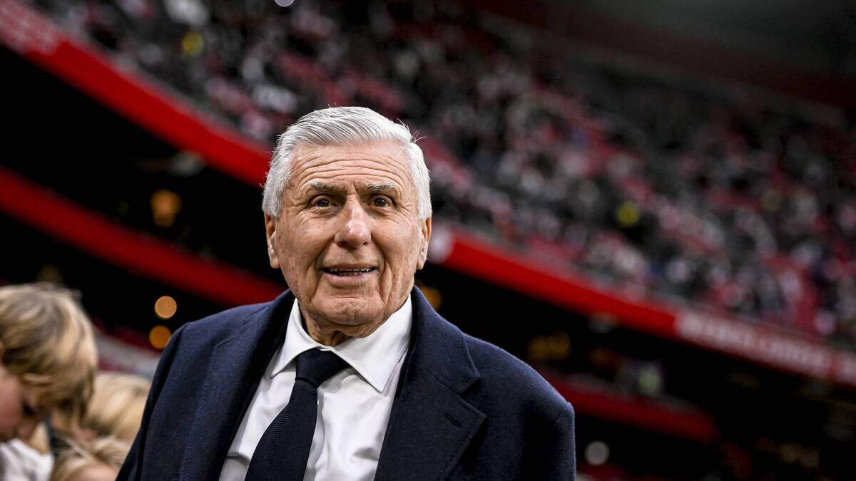 Ajax eert Sjaak Swart met razendsnel uitverkocht collectorsitem: ’Zo ...