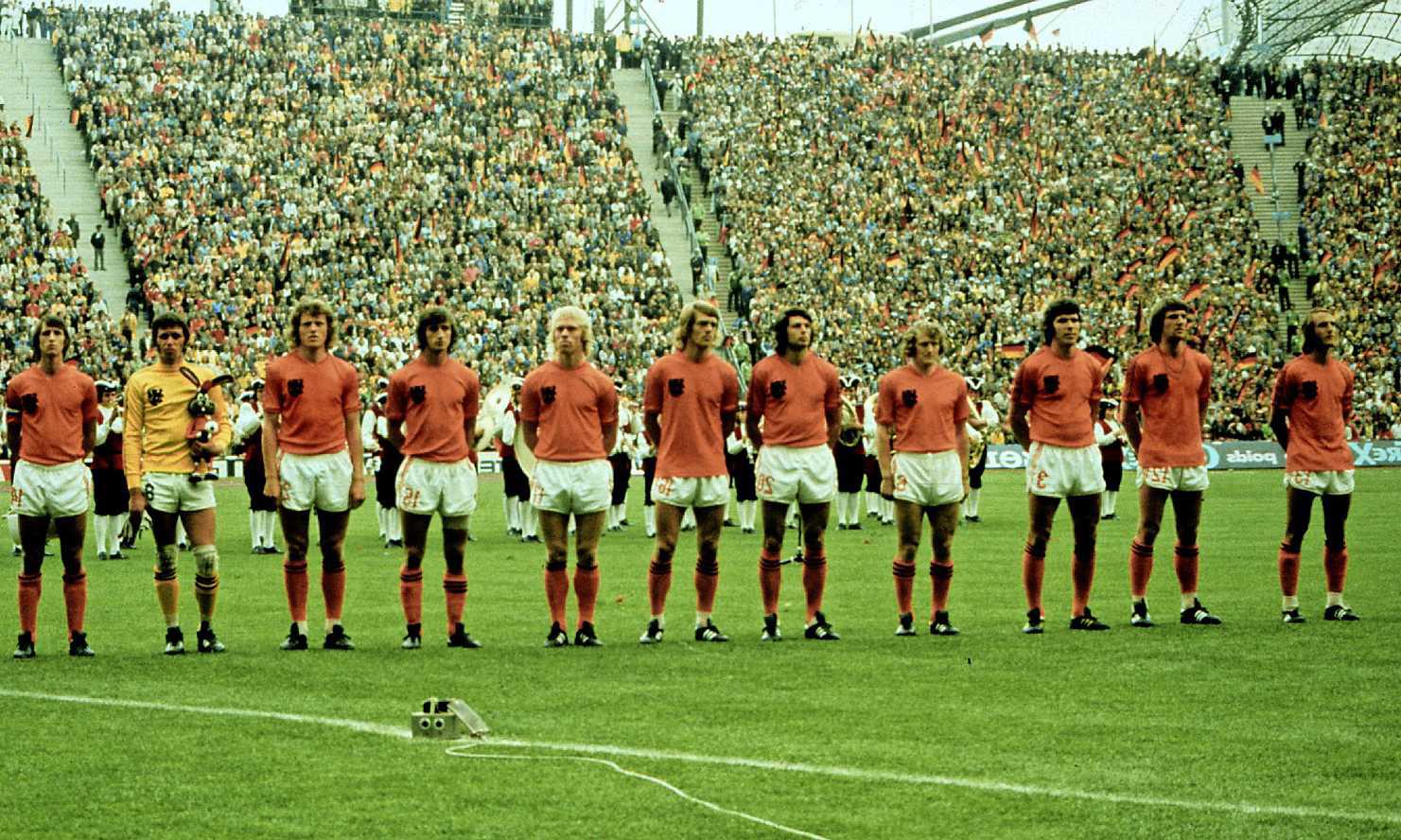 Sterrenteam van WK 1974 slinkt opnieuw met overlijden Johan Neeskens ...