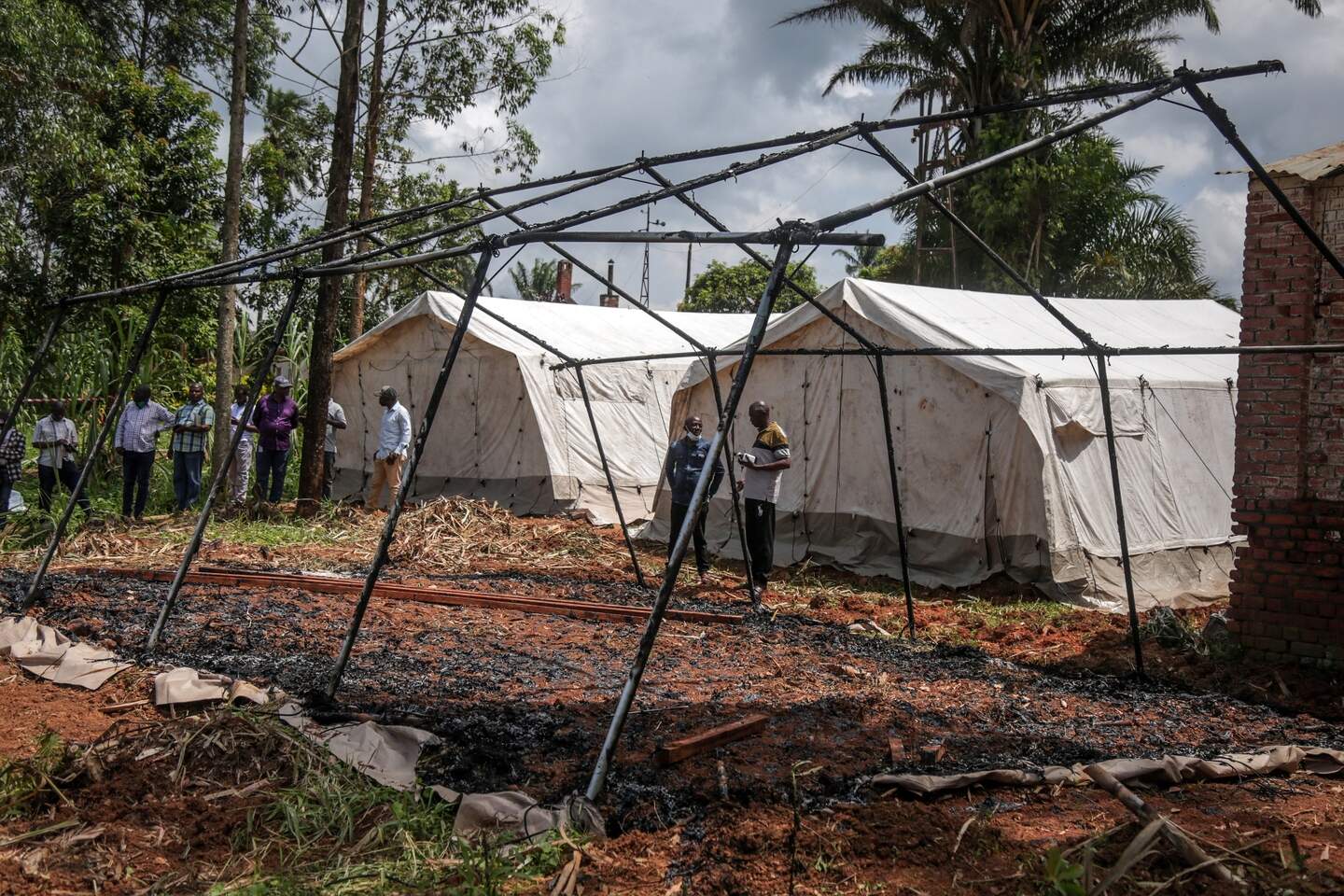 Ebolacrisis Congo: aanvallen op klinieken laten uitbraak ontsporen ...