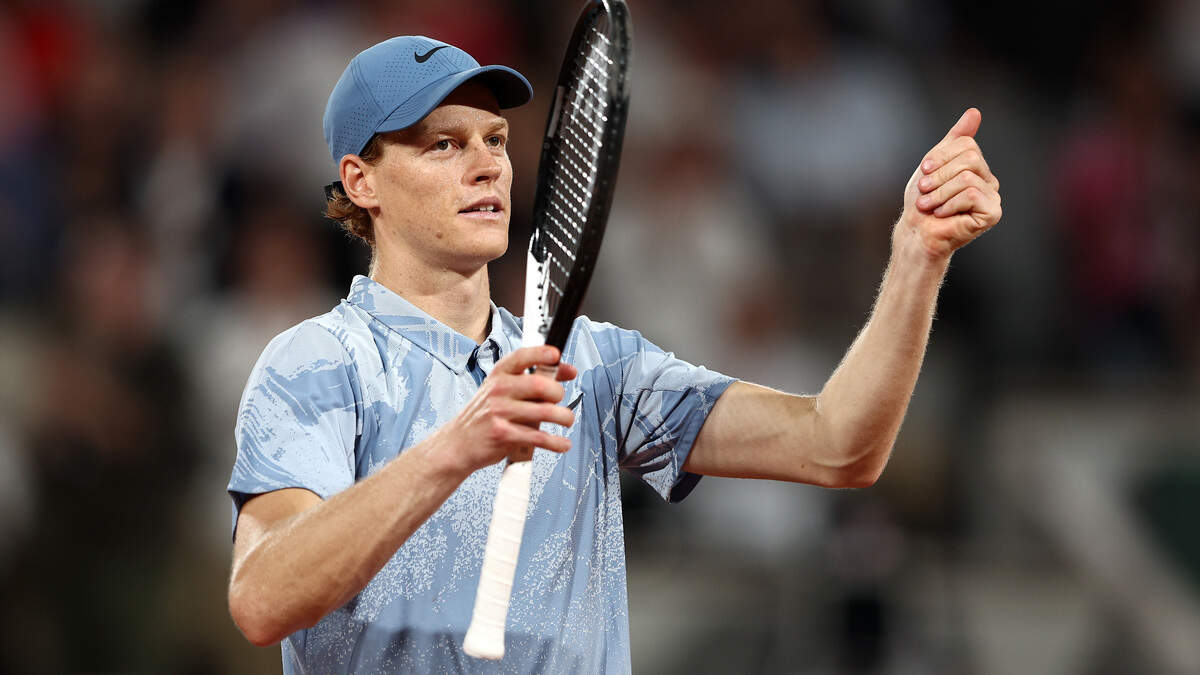 Jannik Sinner start met machtsvertoon de jacht op ontbrekende trofee in ...