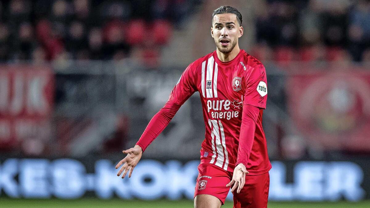 Door Feyenoord begeerde Zerrouki meldt zich ziek bij FC Twente | De ...