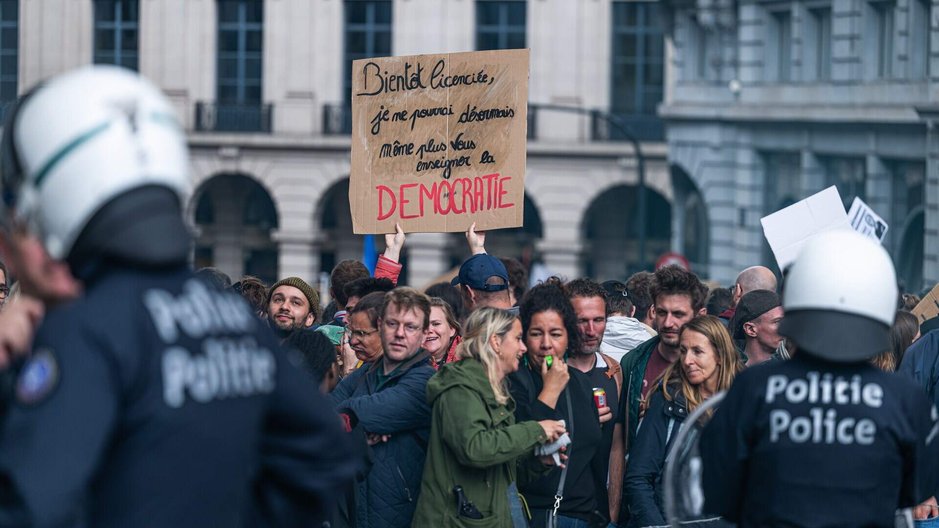 Protest in Brussel loopt uit de hand: traangas en waterkanonnen ingezet ...