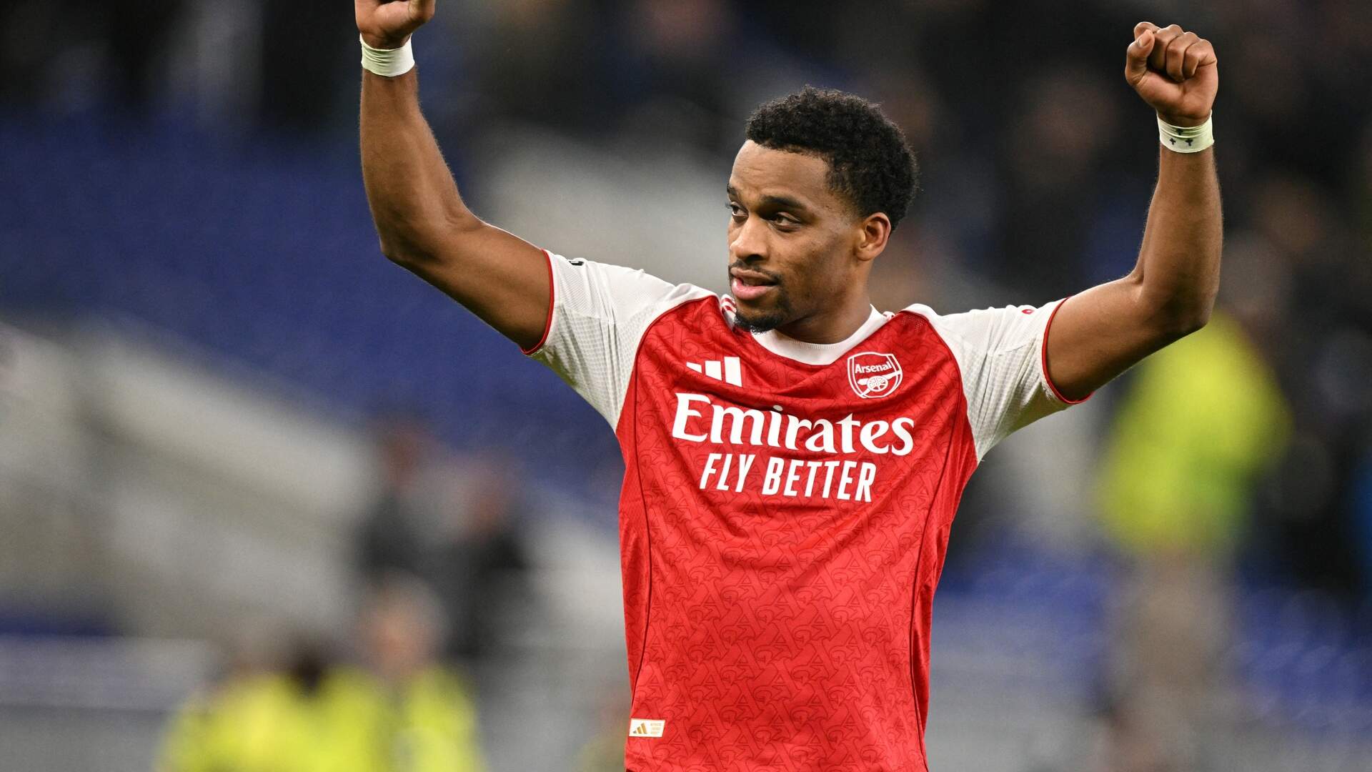 Jurriën Timber reist na blessure mee met Arsenal naar Boedapest voor ...
