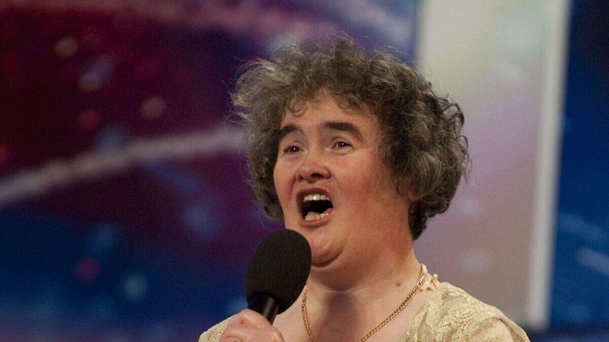 Britain’s got talent-ster Susan Boyle (65) verrast met nieuwe ...