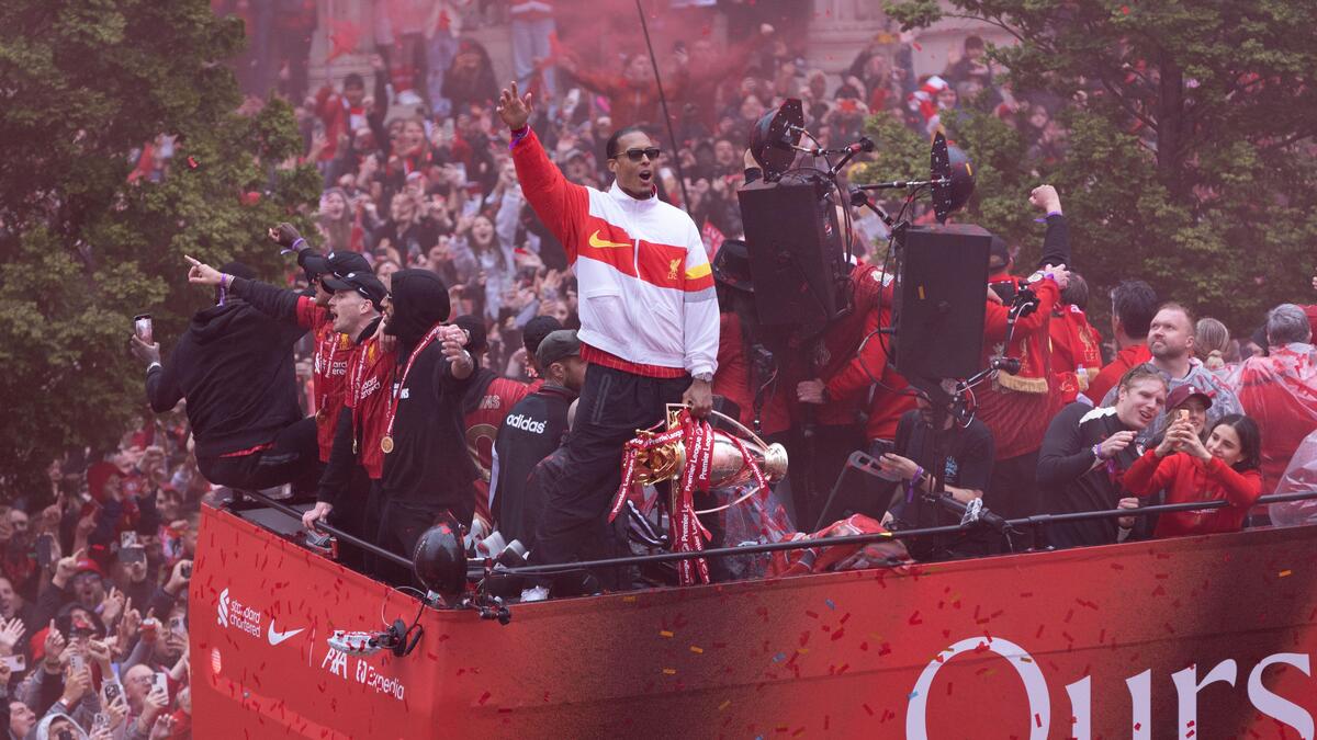 Virgil van Dijk viraal met dansmoves, Britse TikTokkers ’willen vier ...