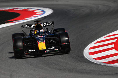 Ontevreden Max Verstappen blijft ook tijdens tweede vrije training in ...