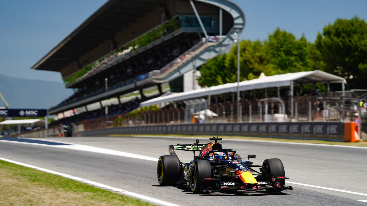 Max Verstappen rijdt vierde tijd tijdens eerste training in Barcelona ...