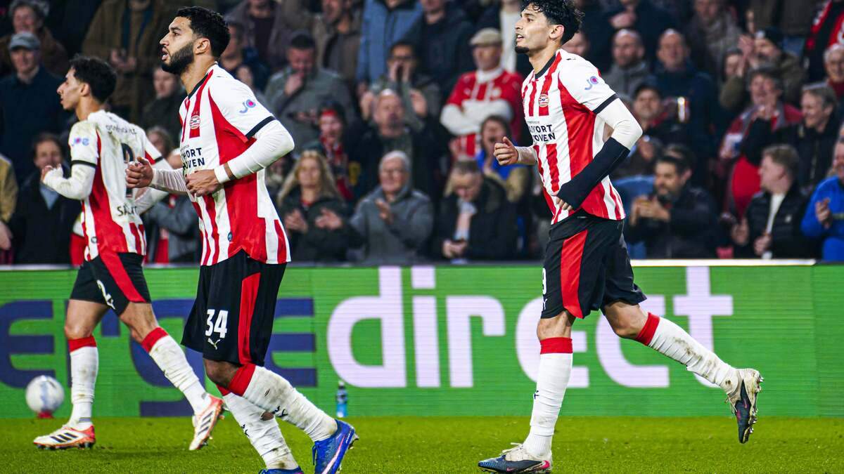 PSV verslaat AZ met 2-1: winnende goal Pepi vlak voor tijd | De Telegraaf