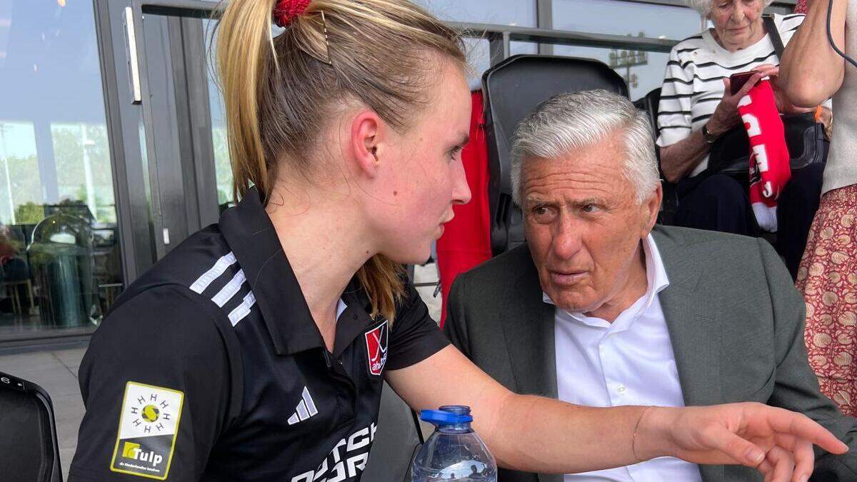 Noa Muller en Sjaak Swart: Ajax-familie achter hockeyster met rugnummer ...