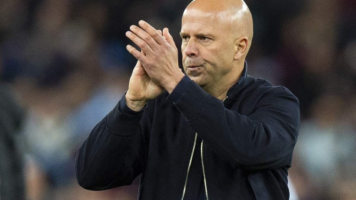 Arne Slot neemt in emotionele brief afscheid van Liverpool en fans ...