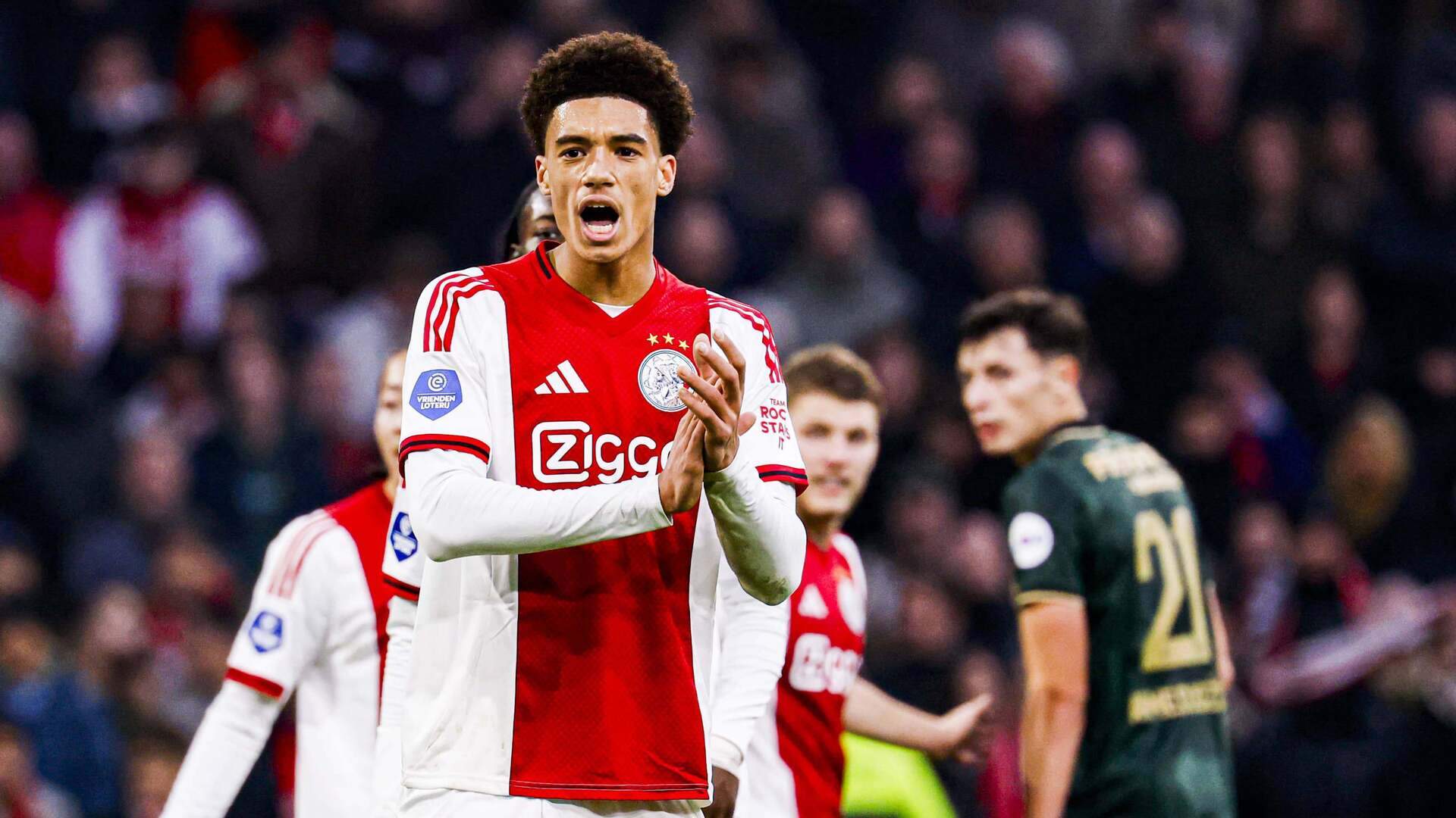 Ajax legt jongeling Aaron Bouwman (18) voor jaren vast: ’Speler met een ...